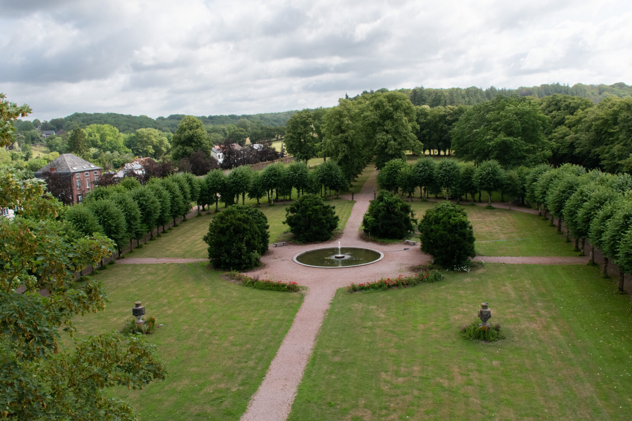 Le château d’Ham-sur-Heure : entre Histoire et Légendes ! - Pays des Lacs