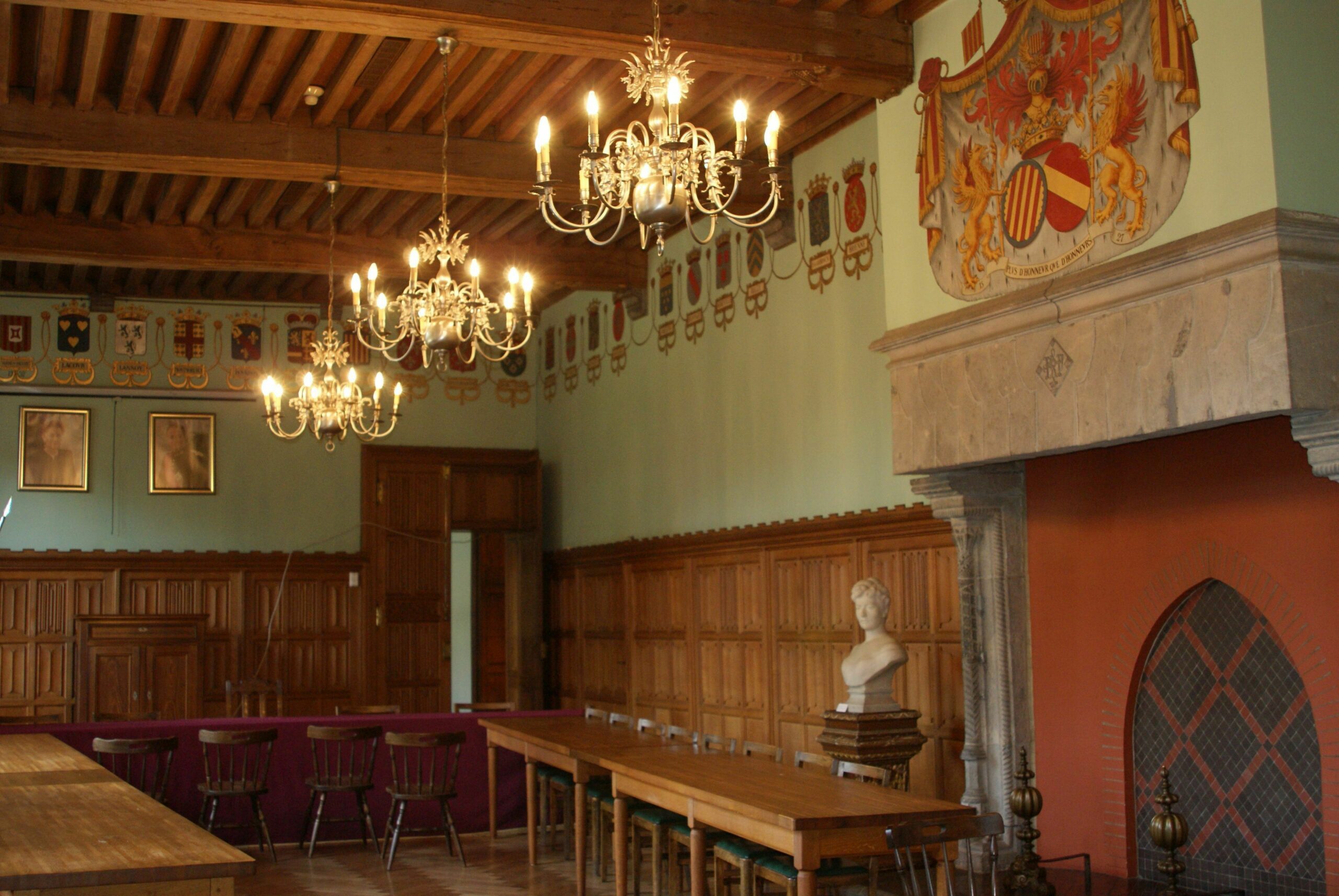 Le château d’Ham-sur-Heure : entre Histoire et Légendes ! - Pays des Lacs