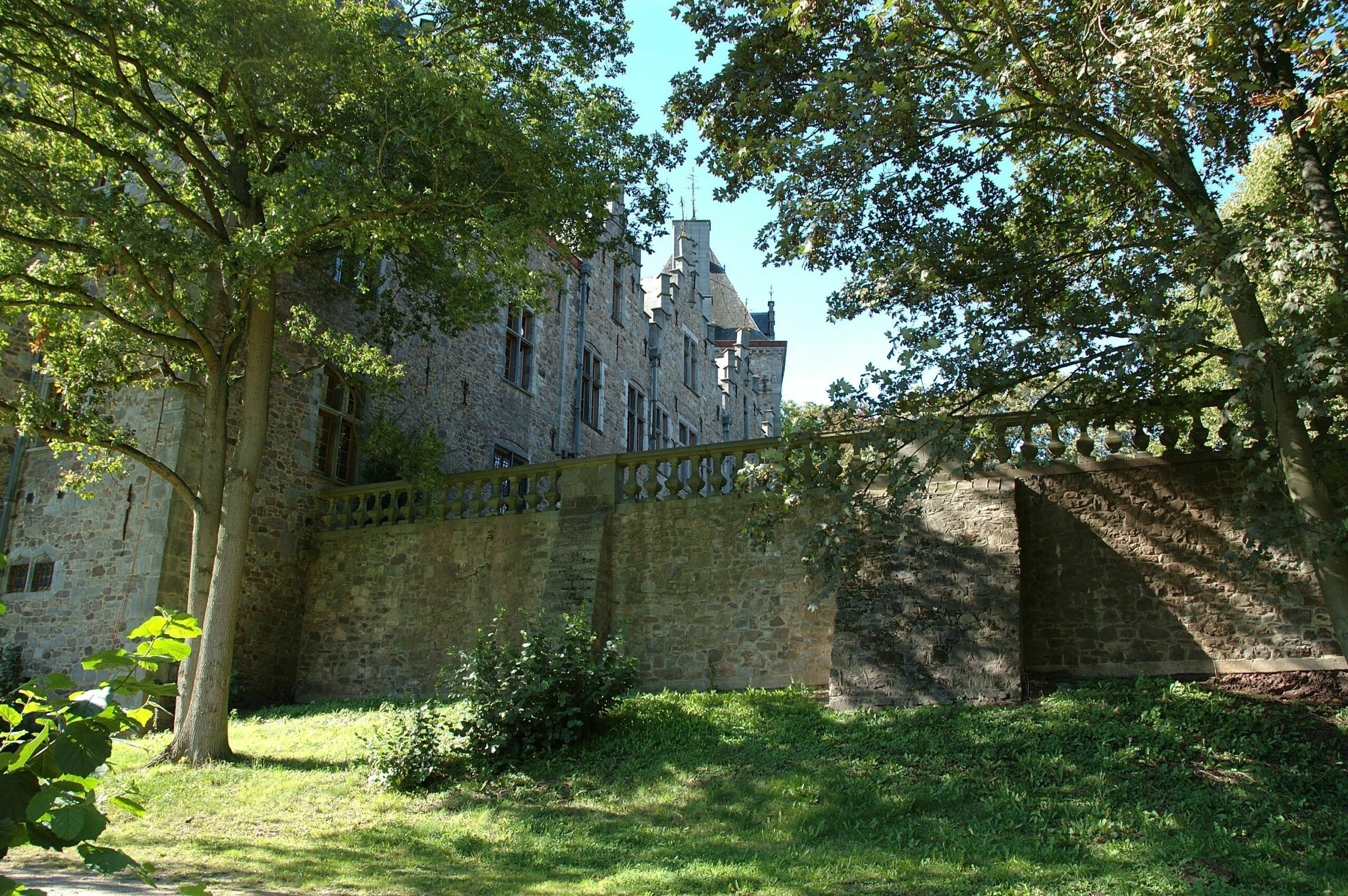 Le château d’Ham-sur-Heure : entre Histoire et Légendes ! - Pays des Lacs