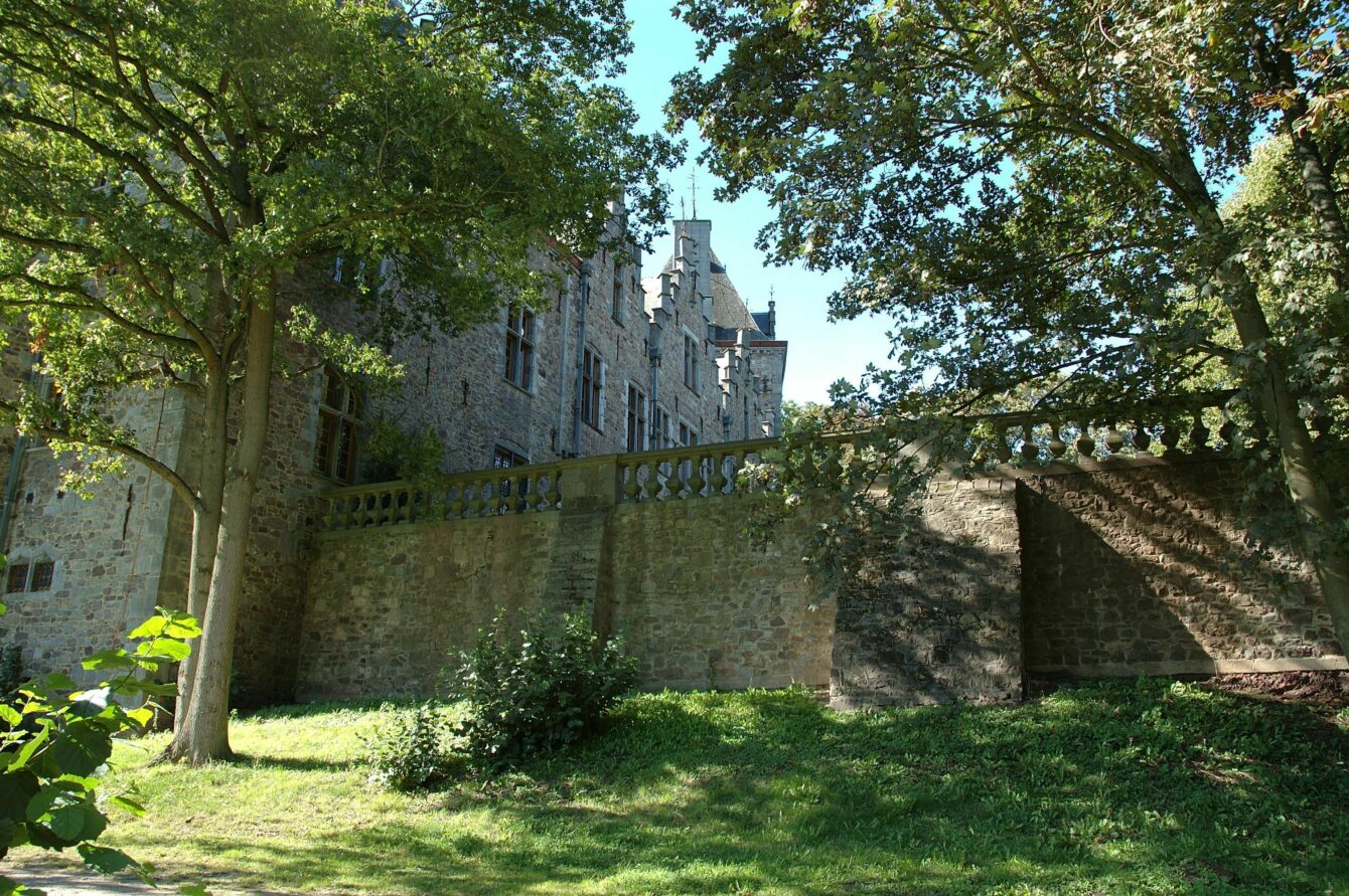 Le château d’Ham-sur-Heure : entre Histoire et Légendes ! - Pays des Lacs
